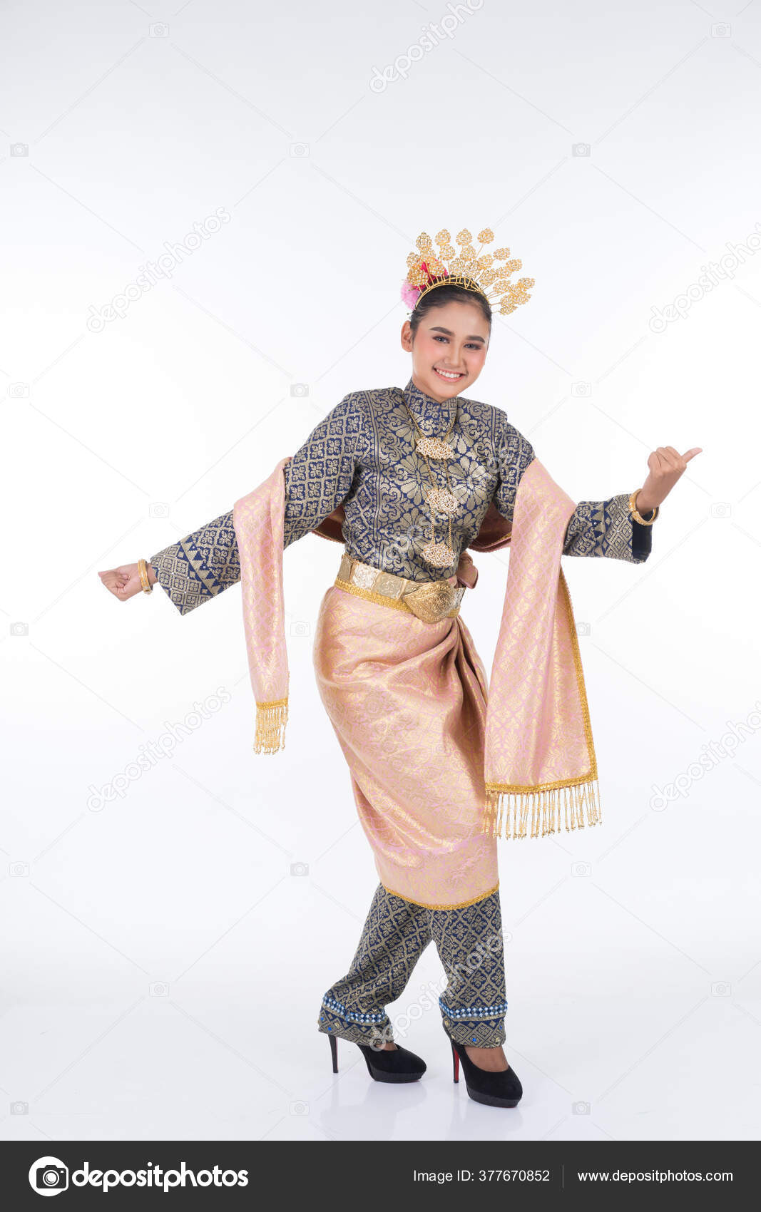 Attractive Malaysian Traditional Dancer Performing Cultural Dance ...