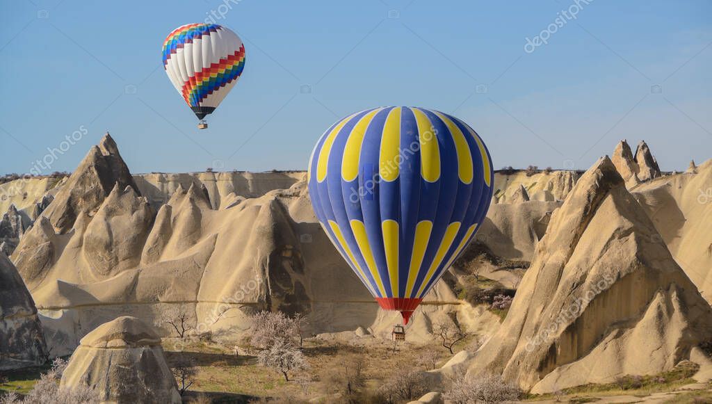 Impresionante paseo en globo aerostático sobre las famosas formaciones ...