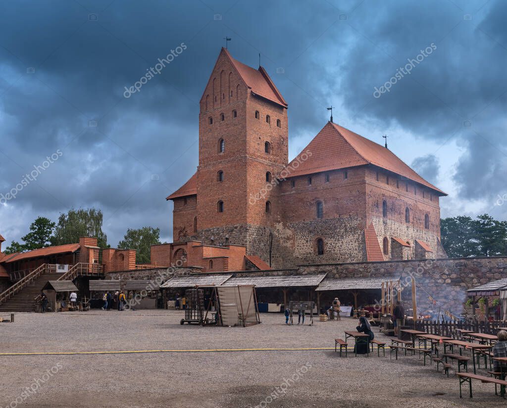 Patio interior del castillo de la isla de Trakai, Trakai, Lituania, en ...