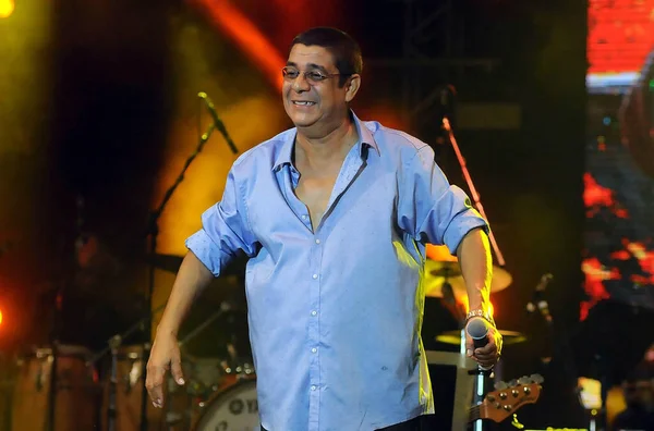 Chanteur brésilien images libres de droit, photos de Chanteur brésilien ...