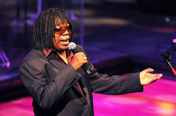 Chanteur brésilien images libres de droit, photos de Chanteur brésilien ...