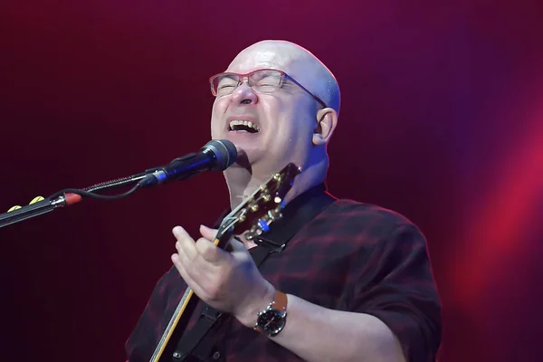 Chanteur brésilien images libres de droit, photos de Chanteur brésilien ...