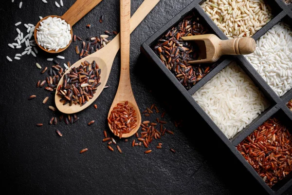 Arroz cozido de riceberry Stockfotografier, royaltyfria Arroz cozido de ...