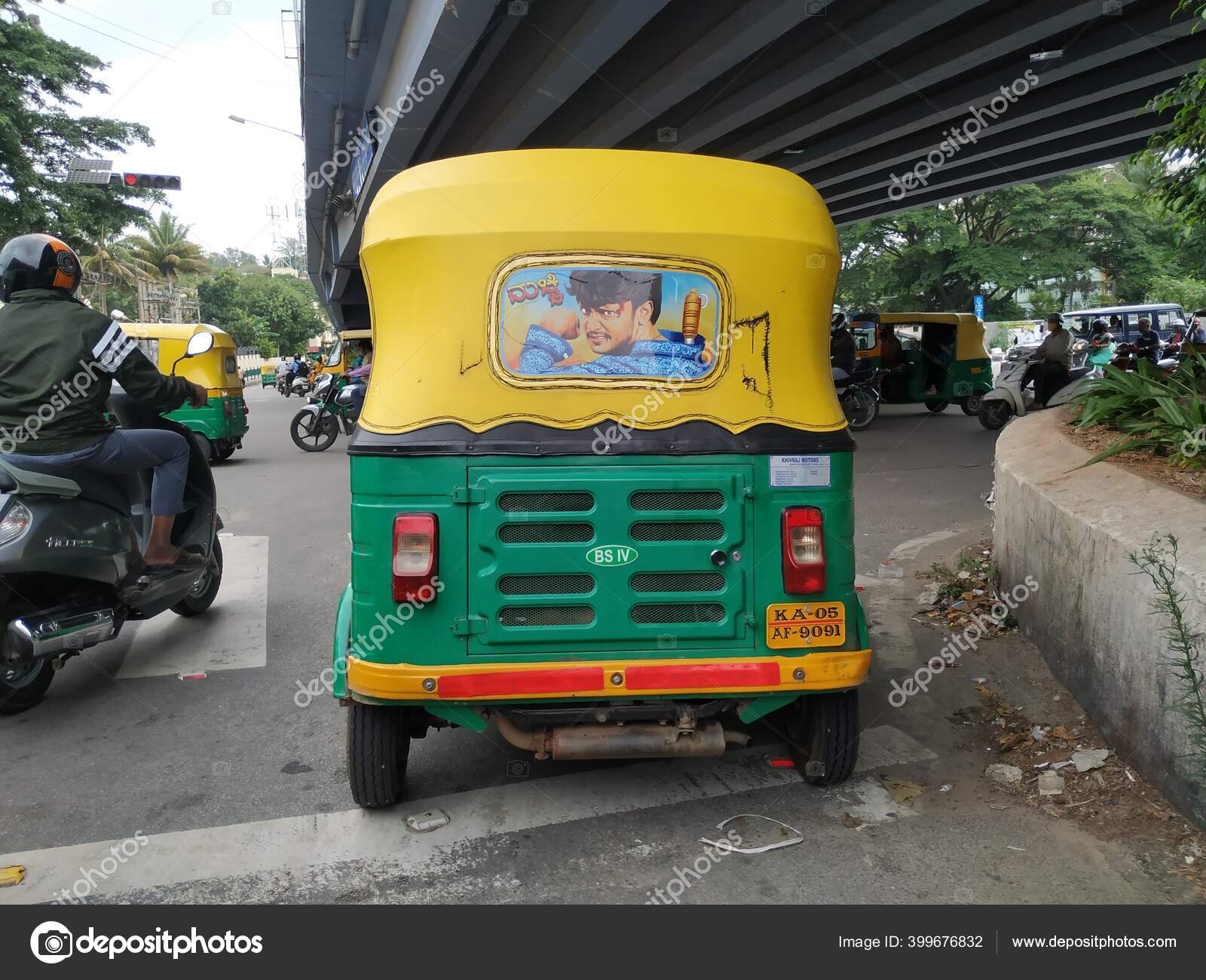 Bangalore Karnataka India Aug 2020 Closeup Back View Yellow Green ...