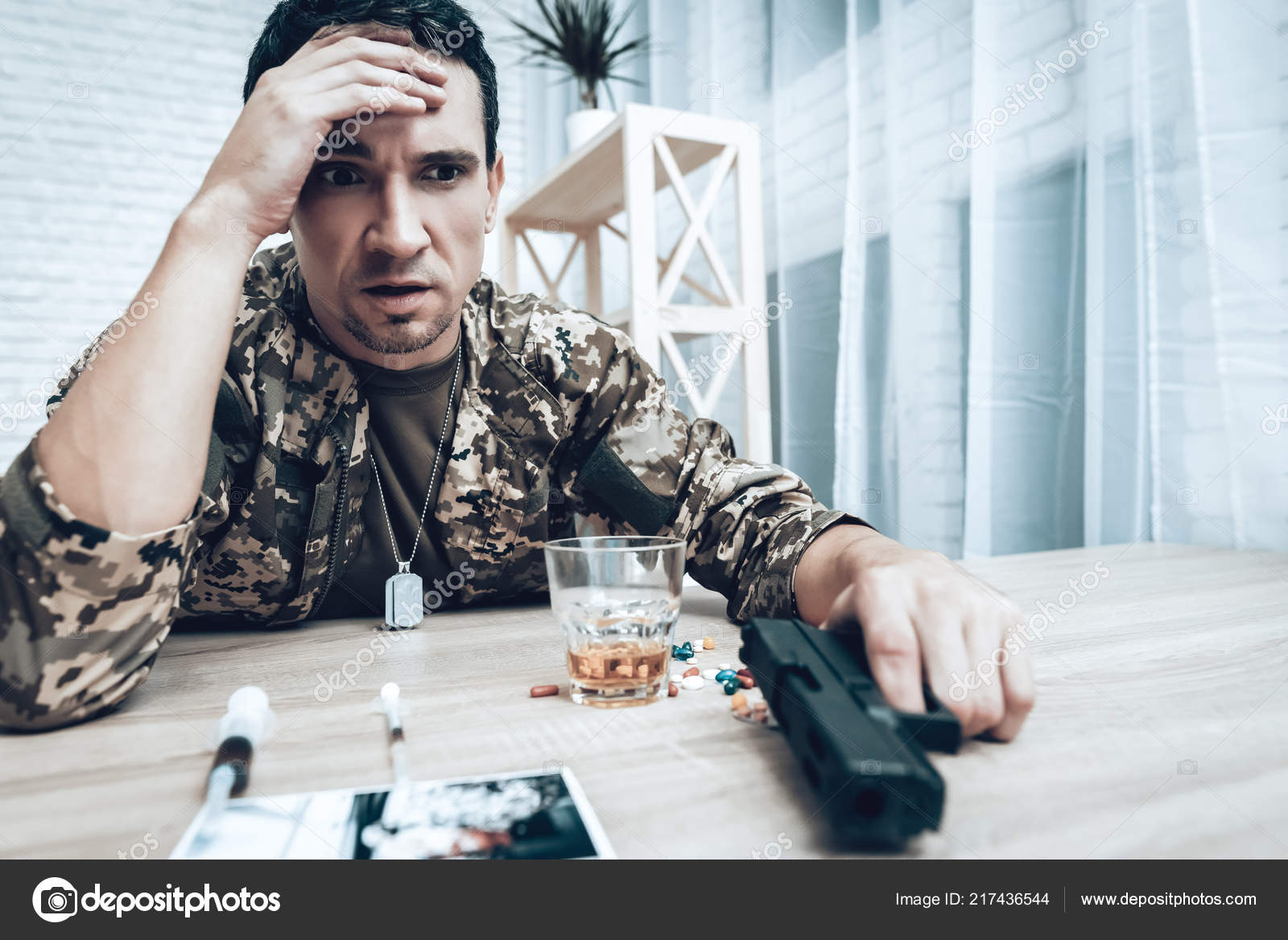 Man Camouflage Home Shotgun Depression War Concept Sad Homecoming ...