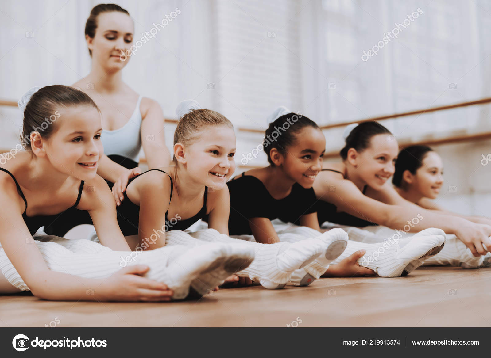 Ballet Training Girls Floor Teacher Classical Ballet Girl Balerina Tutu ...
