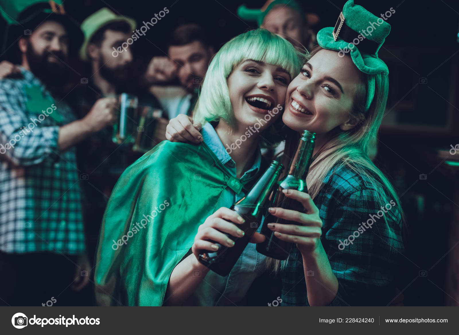 Saint Patrick's Day Party Group Friends Celebrating Happy People Drinks — Stock Photo ...