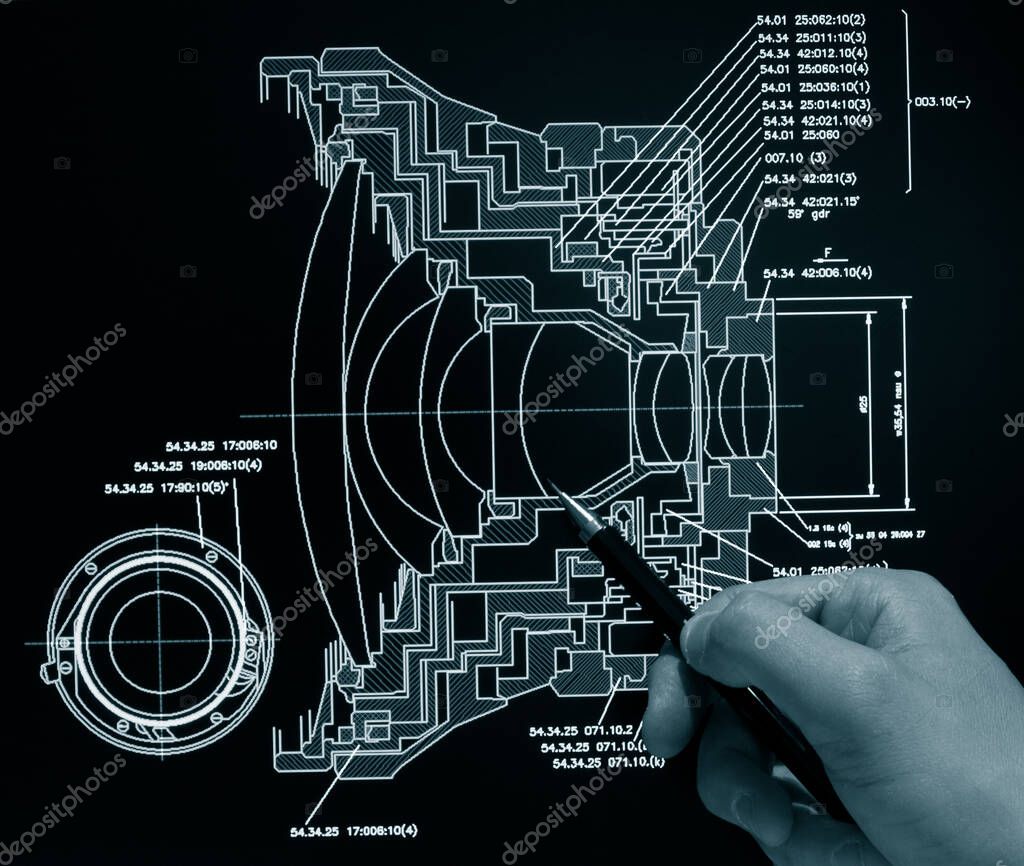 ingeniero que trabaja en la computadora en la imagen monocromática del ...