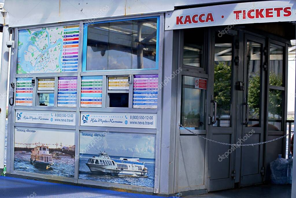 Taquilla para excursiones en barco a lo largo del río Neva en San ...