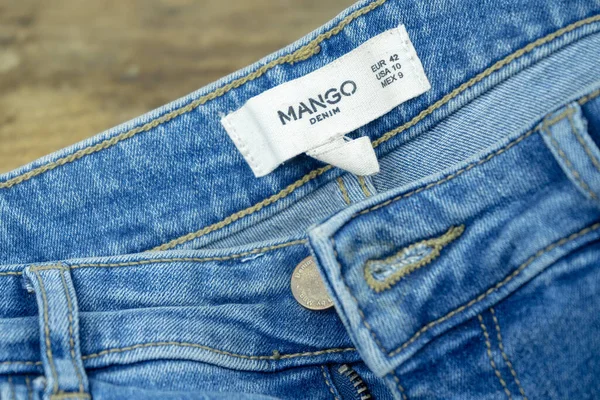 Mango moda perakendeci logosu Stock Photos, Royalty Free Mango moda ...