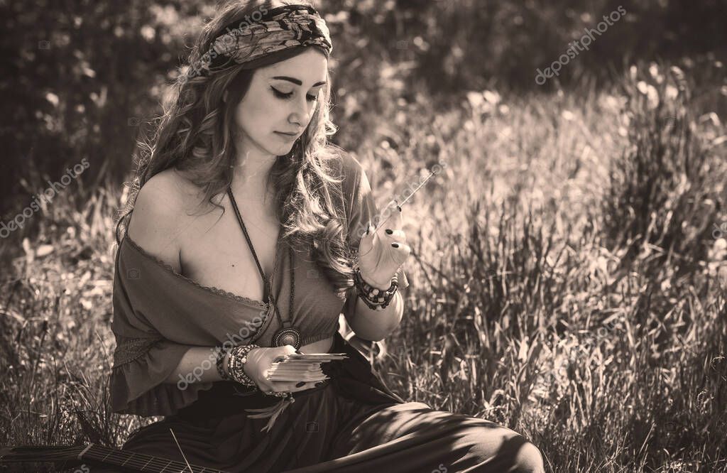 Chica Gitana Americana