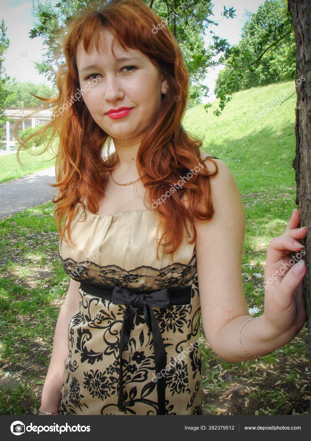 Simple Ordinary Average Girl Graduate American School High School Graduation — Stock Photo © T ...