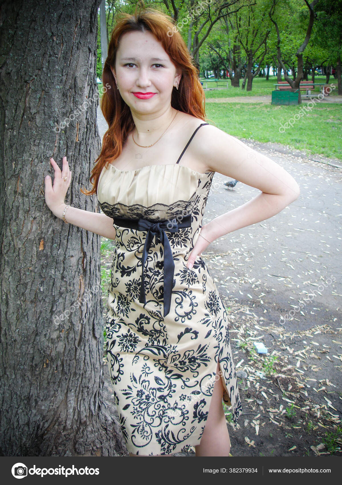 Simple Ordinary Average Girl Graduate American School High School Graduation — Stock Photo © T ...