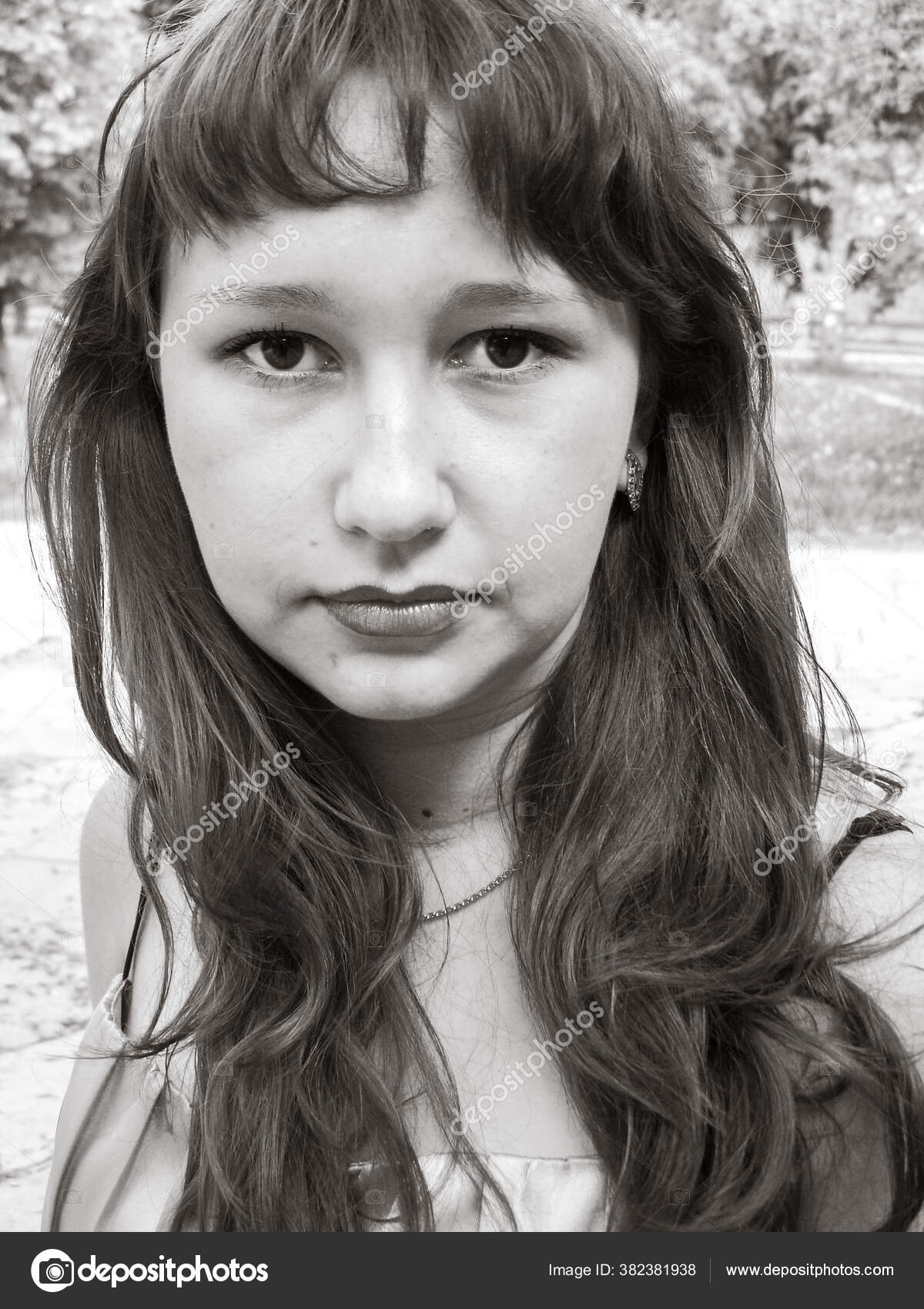 Simple Ordinary Average Girl Graduate American School High School Graduation — Stock Photo © T ...