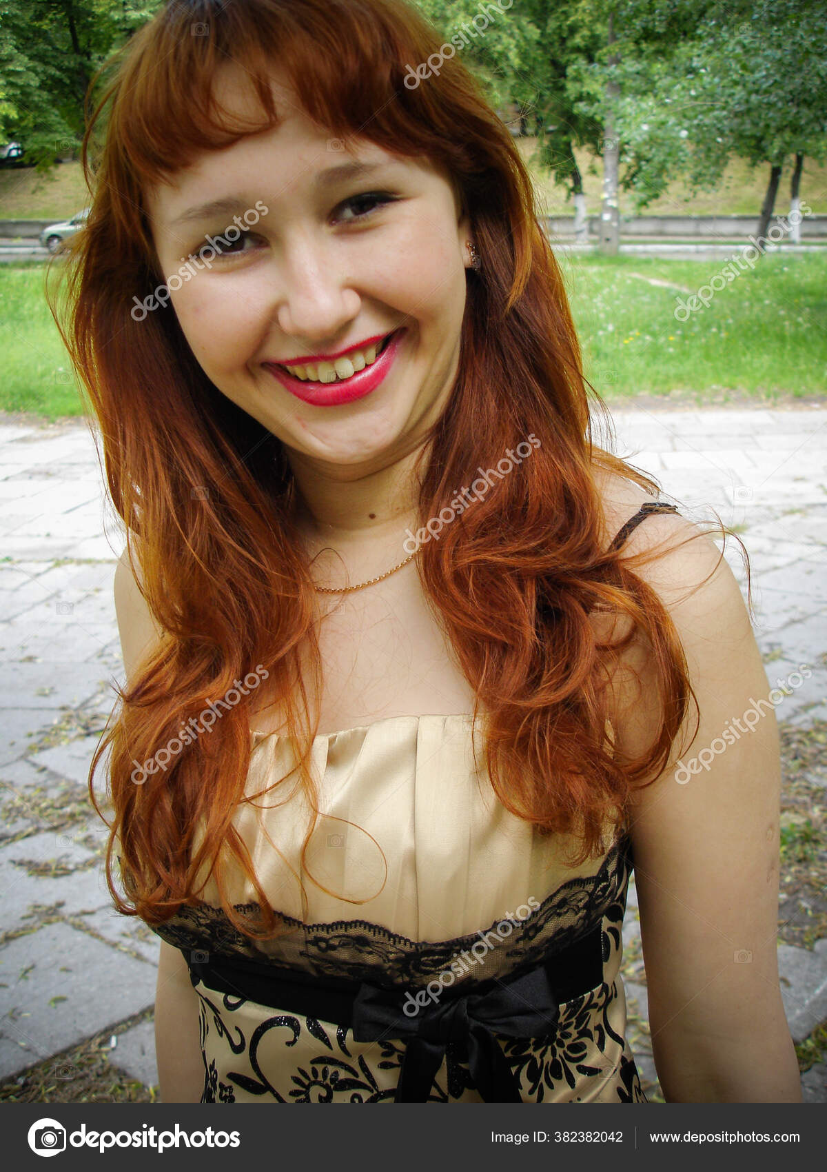 Simple Ordinary Average Girl Graduate American School High School Graduation — Stock Photo © T ...