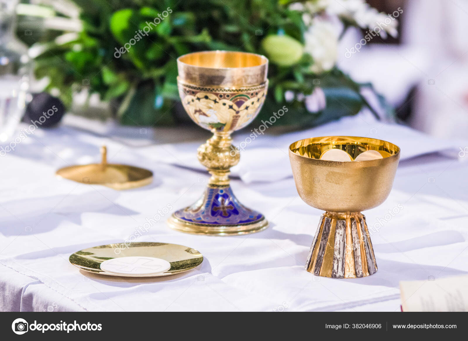 Altar Com Hóstia Consagrada Que Torna Corpo Jesus Cristo Cálice fotos ...