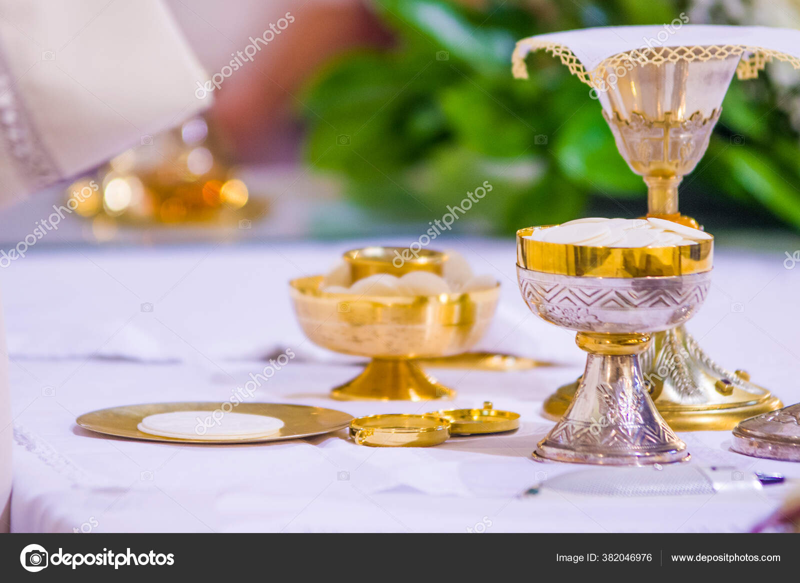Altar Com Hóstia Consagrada Que Torna Corpo Jesus Cristo Cálice fotos ...