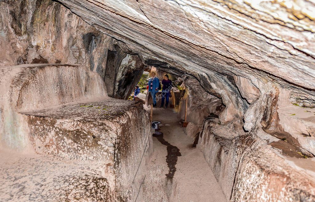 Qenqo- La sala del altar es un lugar especial. En el interior, las ...
