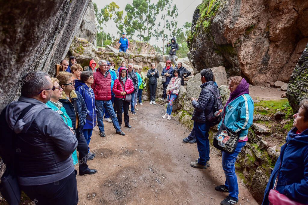 Qenqo- La sala del altar es un lugar especial. En el interior, las ...