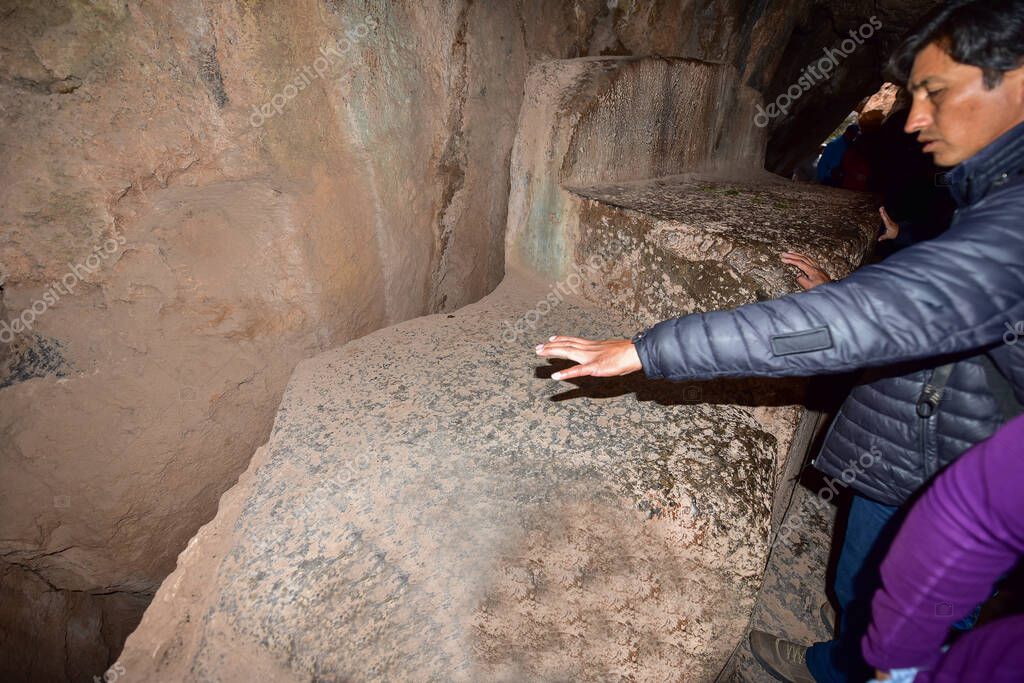 Qenqo- La sala del altar es un lugar especial. En el interior, las ...