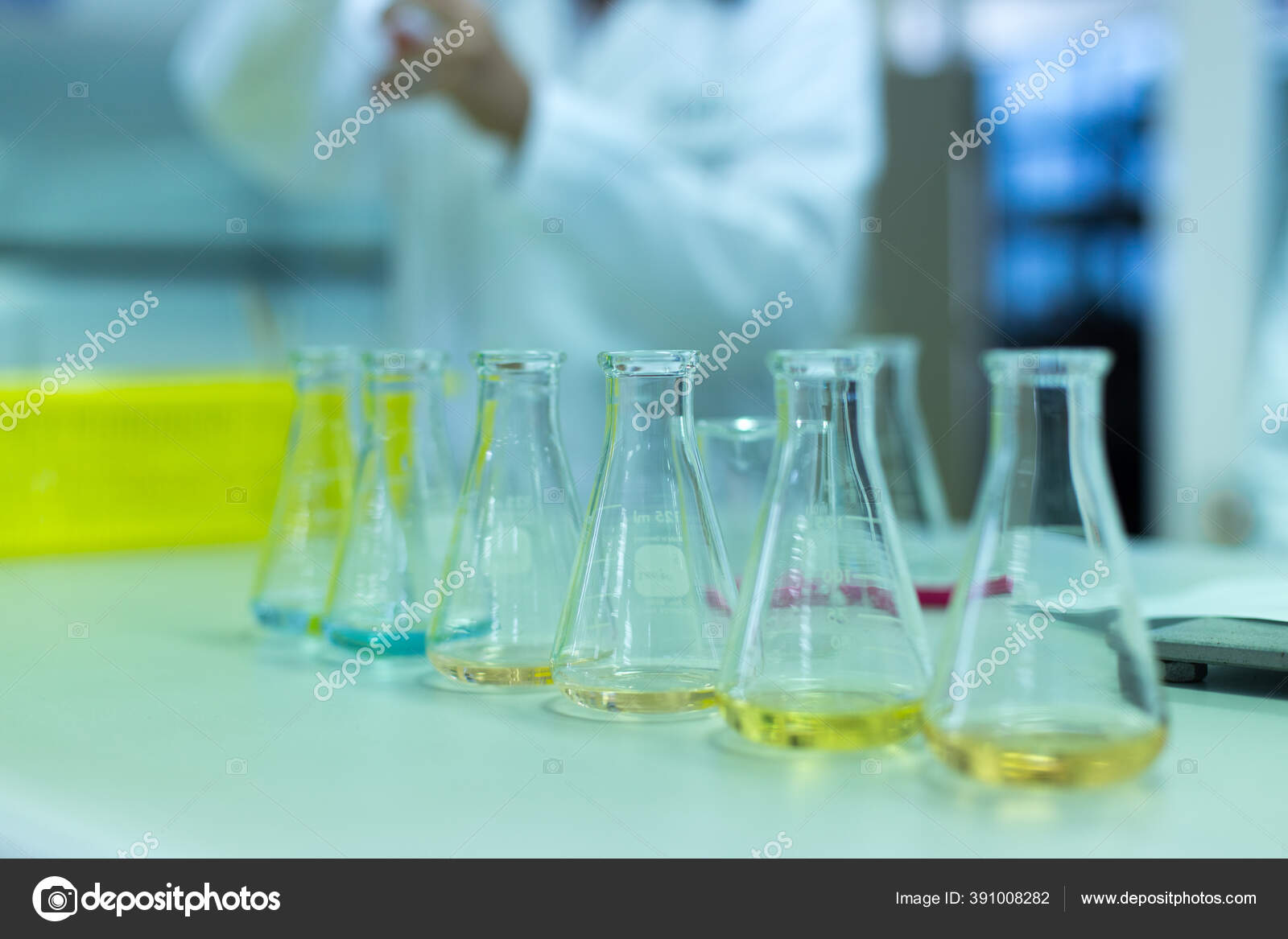 Titration Technique Laboratory — Stock Photo © p.thongdumhyu #391008282