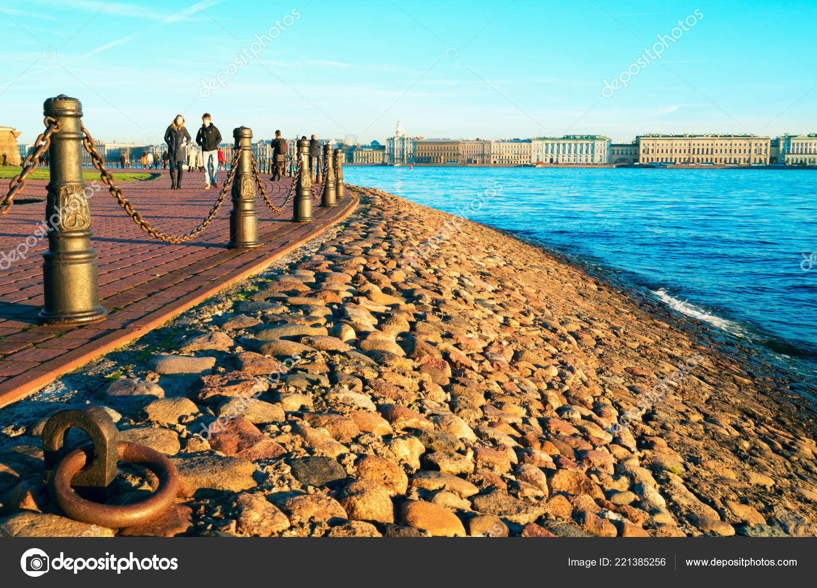 Kronverksky Strait. Hare island. St. Petersburg in autumn . — Stock ...