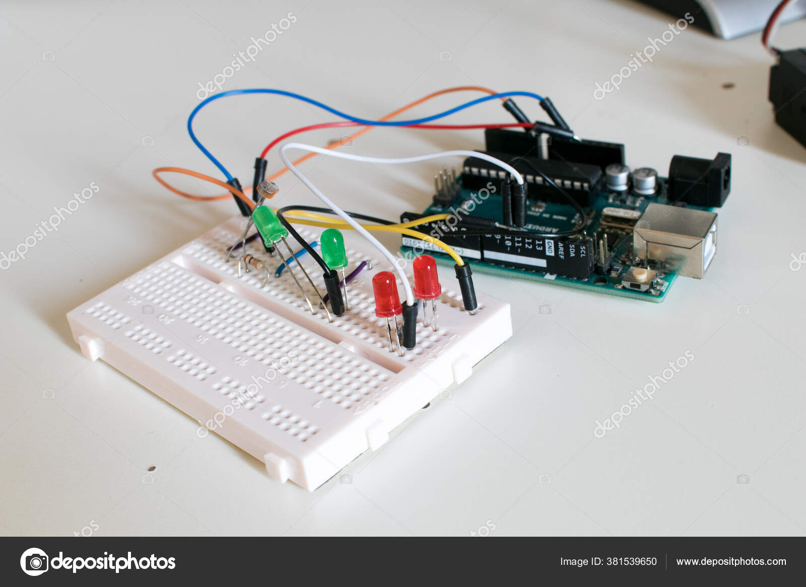 Circuito Con Led Fotorresistente Conectado Microcontrolador Actividades ...