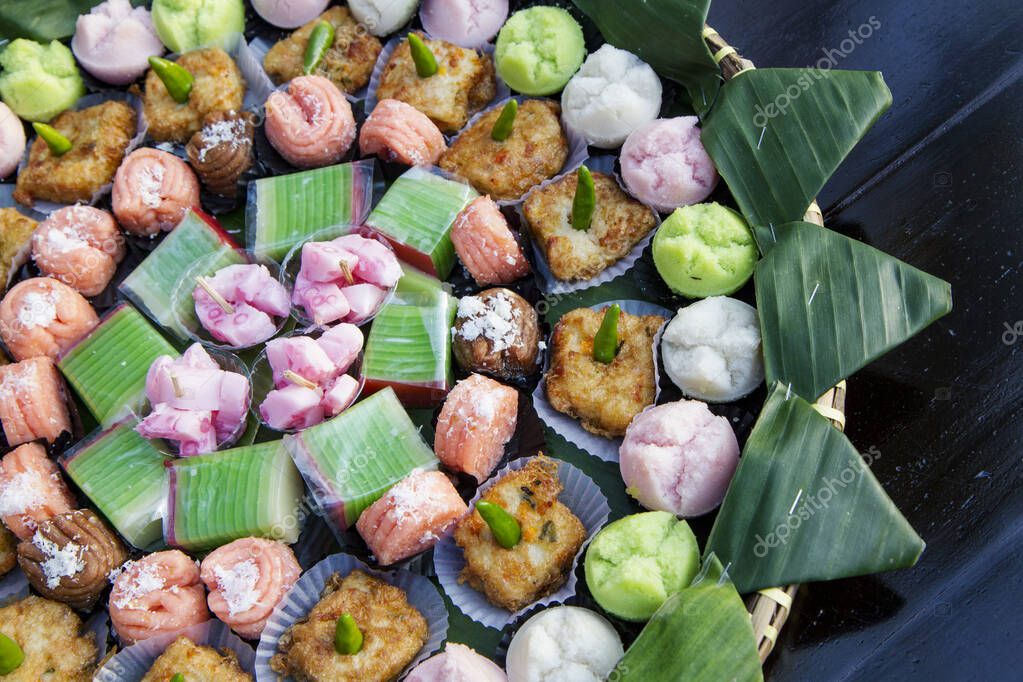 jajanan pasar es un aperitivo tradicional indonesio que a menudo se ...