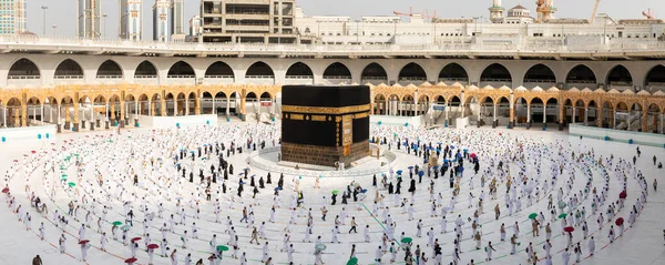 Peregrinos musulmanes en la mezquita Al Haram Meca realizando Tawaf, Hajj Temporada en el ...