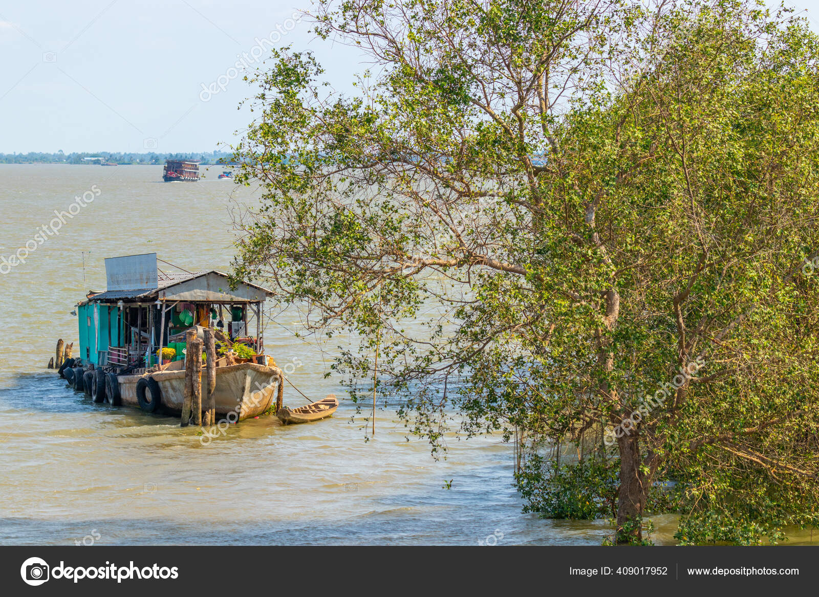 Floating Service Station Shop Mekong Delta Vietnam — Stock Photo ...