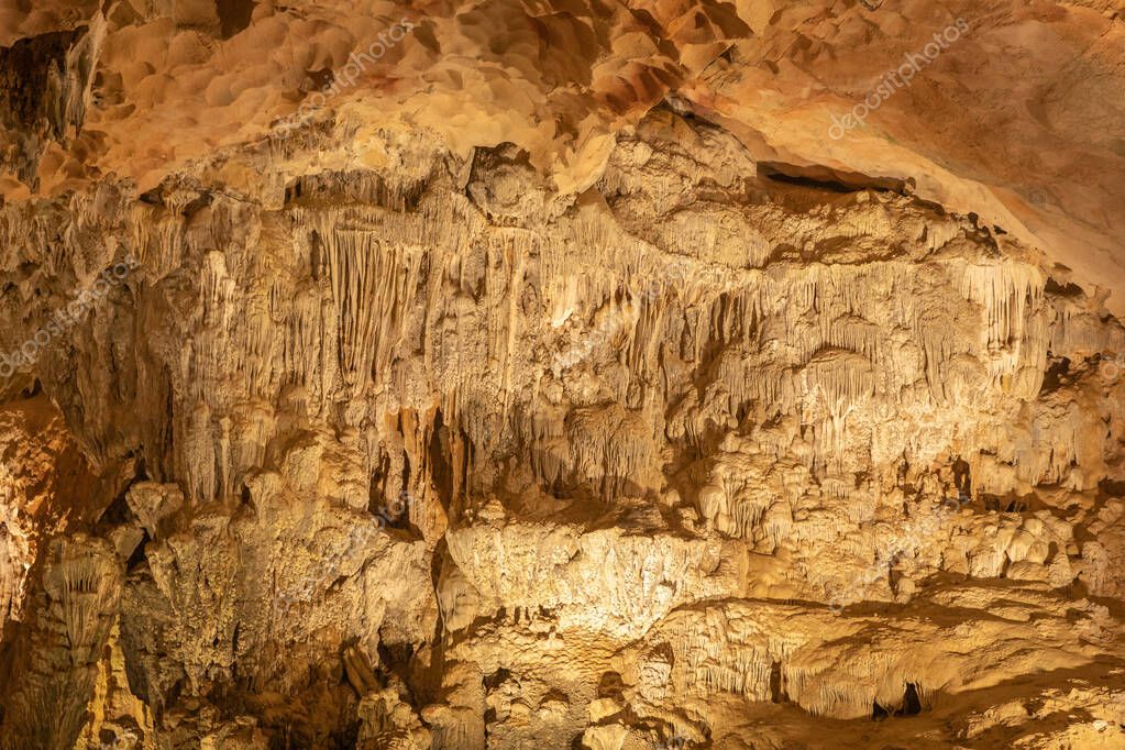 Gruta Hang Sung Sot (Cueva de sorpresas), Bahía de Halong, Vietnam 2024