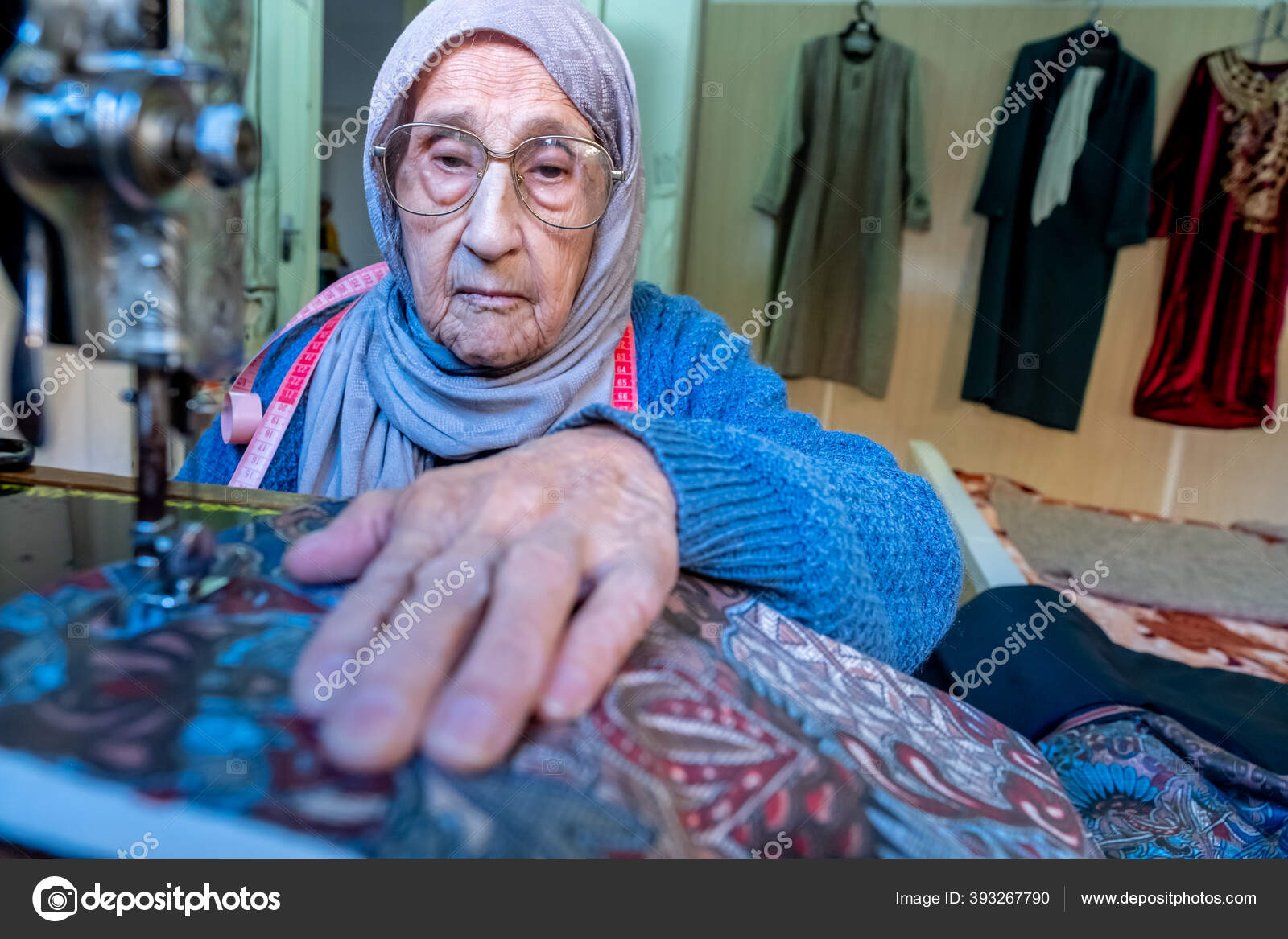 Arabic Muslim Old Woman Using Old Sewing Machine ⬇ Stock Photo, Image ...
