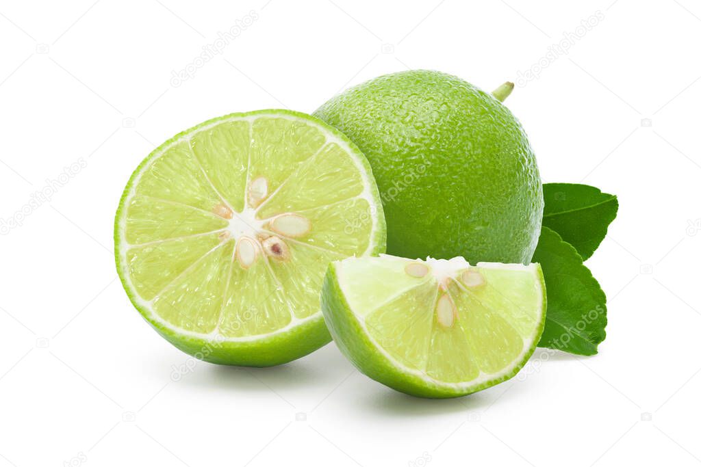 Lima fresca con hoja, y semillas aisladas en blanco. Recorte de ruta ...