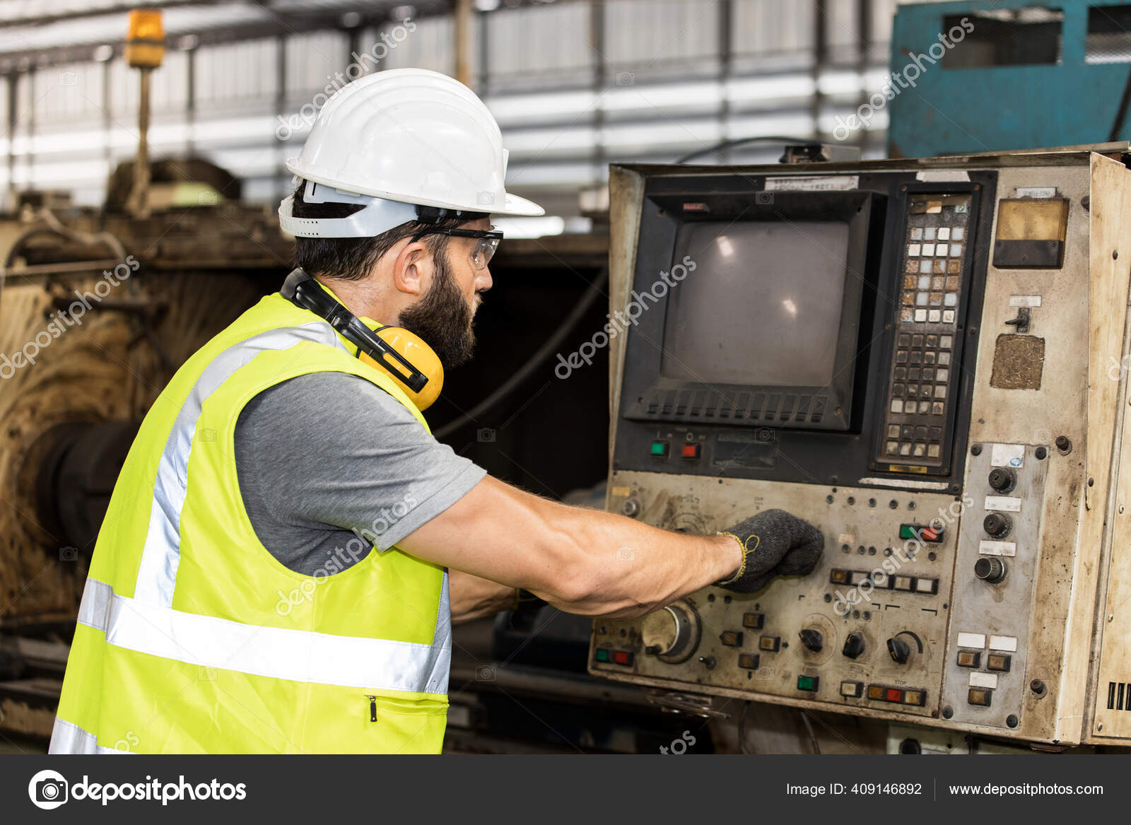 European Male Labor Operated Control Heavy Machinery Steel Smelting ...