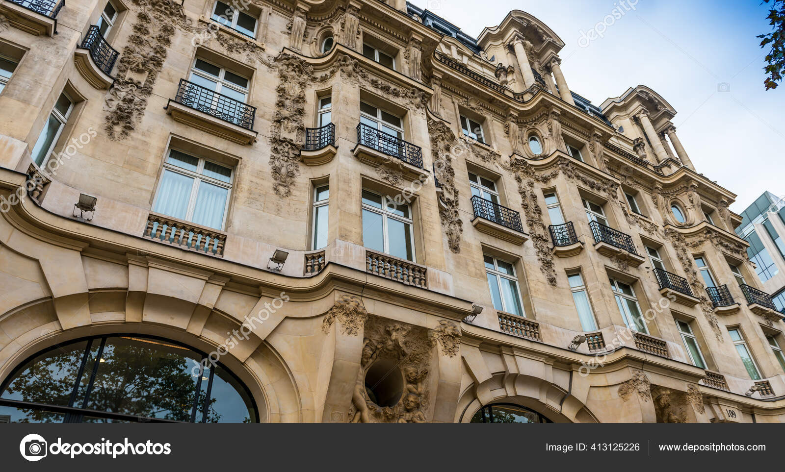 Facade Parisian Building Champs Elysees Most Beautiful Avenue World Paris — Stock Photo ...