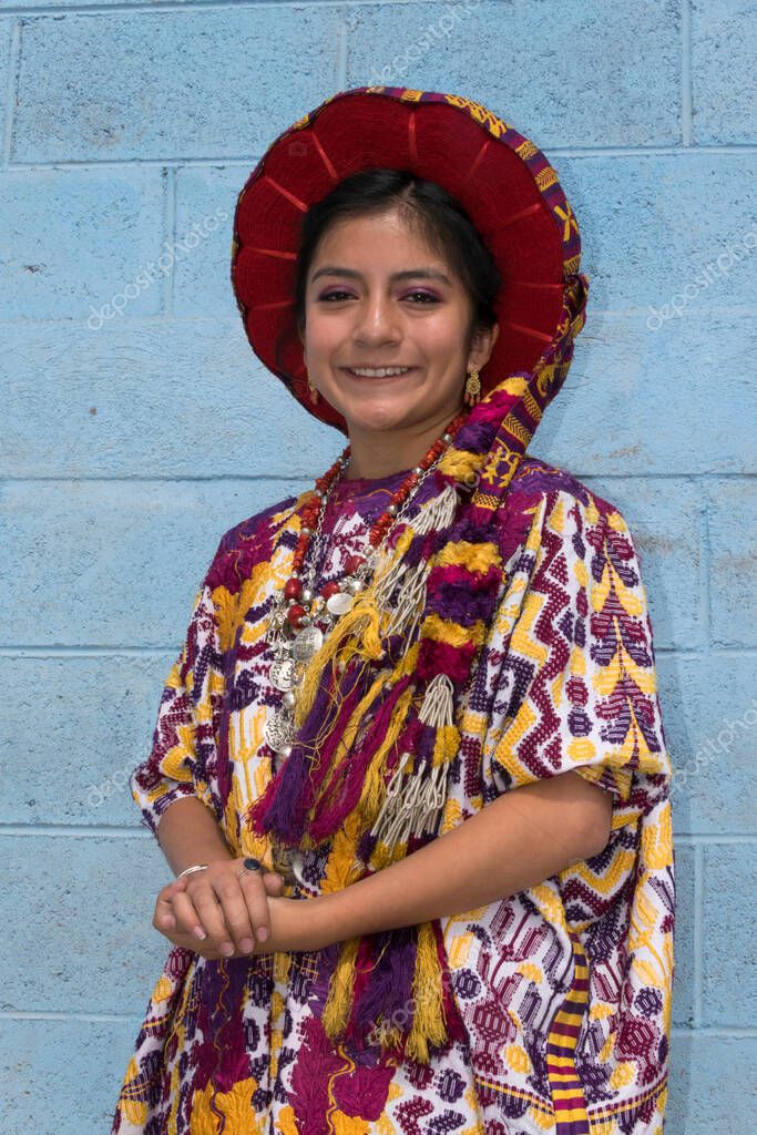 GUATEMALA - QUETZALTENANGO, 29 de enero de 2016 - Joven Maya K 'iche ...