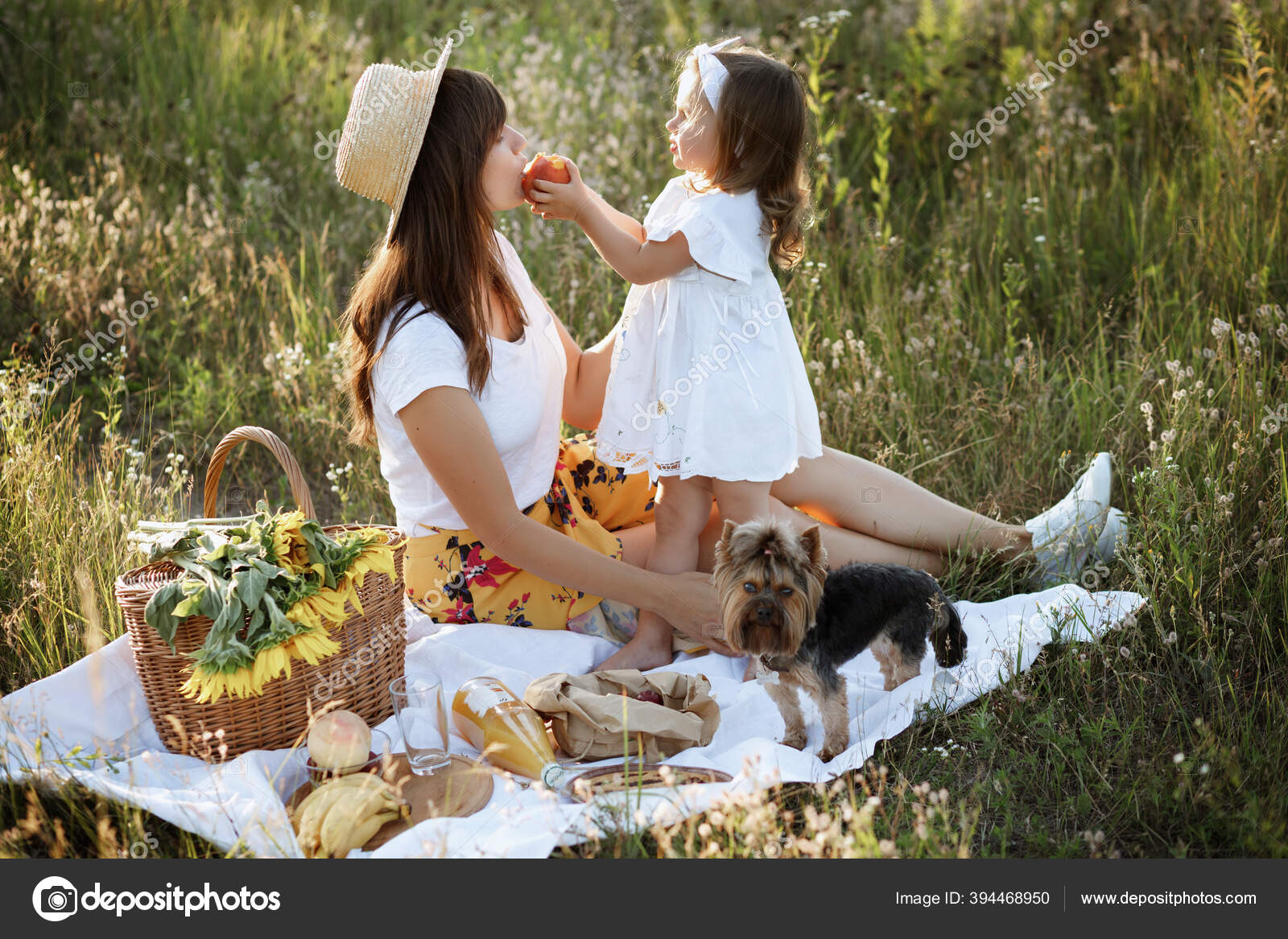Daughter Feeds Her Mother Fruit Summer Picnic — Stock Photo © Artsybasheva #394468950