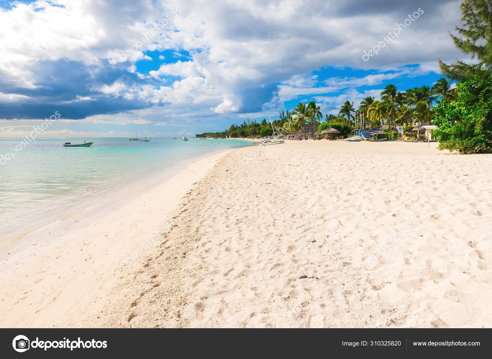 Best tropical beaches. Flic en Flac in Mauritius — Stock Photo © Keola ...