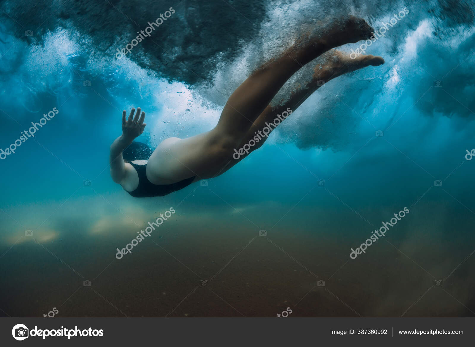 Woman Dive Surfboard Ocean Wave Underwater Duck Dive Wave Sandy Stock