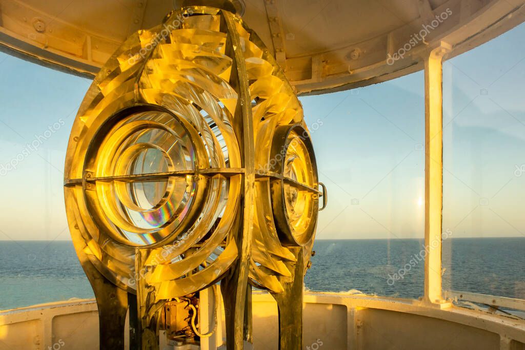 Sanganeb Reef Lámpara faro vista de cerca con lentes y óptica, lámpara ...