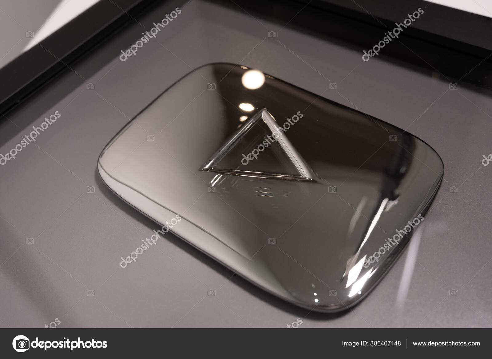 Youtube Silver Play Button Award Close — Stock Editorial Photo ...