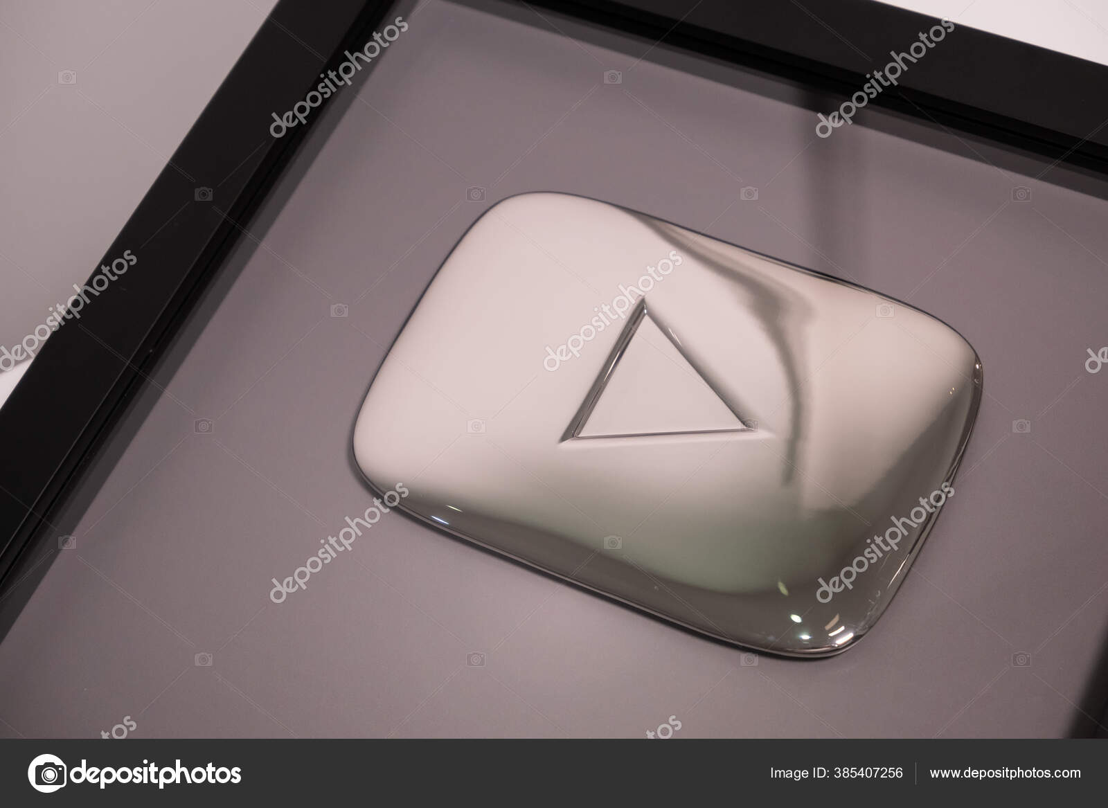 Youtube Silver Play Button Award Close — Stock Editorial Photo ...