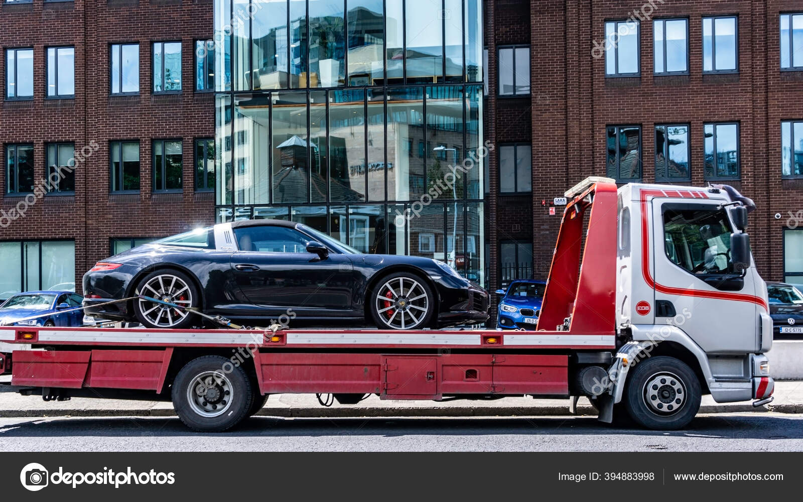 Porsche Targa Hitching Ride Tow Truck Dublin Ireland — Stock Editorial ...