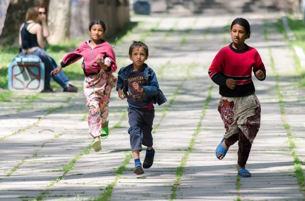 Indian kids running Stock Photos, Royalty Free Indian kids running ...