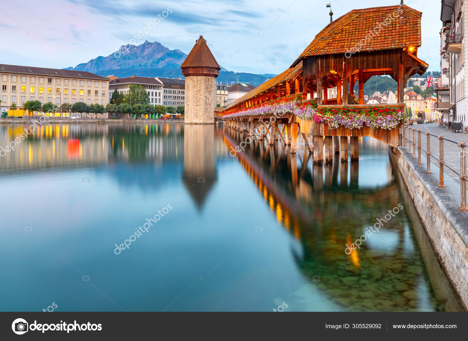 Lucerne. The famous Chapel, Kapellbrucke bridge at dawn in night ...