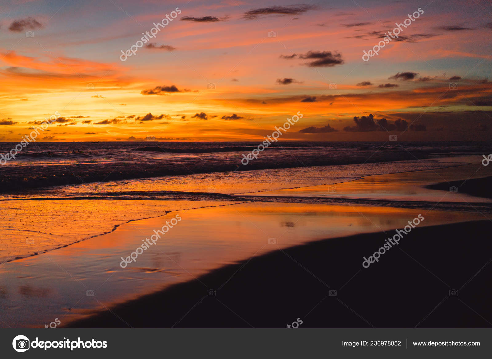 Sunset Ocean Beautiful Bright Sky Reflection Water Waves — Stock Photo ...