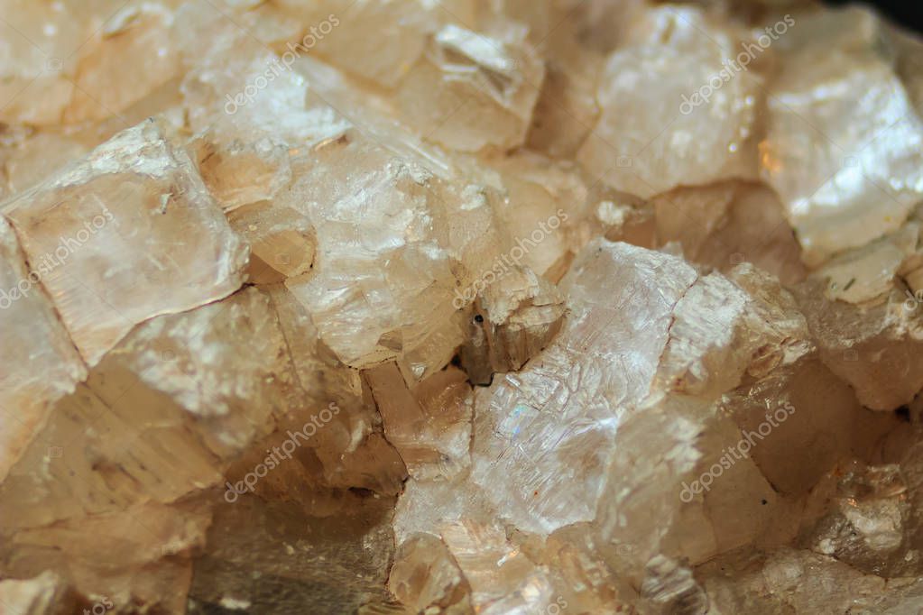 Hábito laminar de yeso o cristales lamelares de espécimen de roca de ...