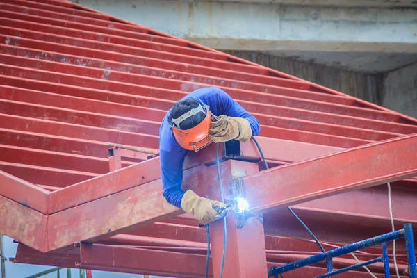 Soldador Arriesgado Durante Escalada Soldadura Parte Superior ...