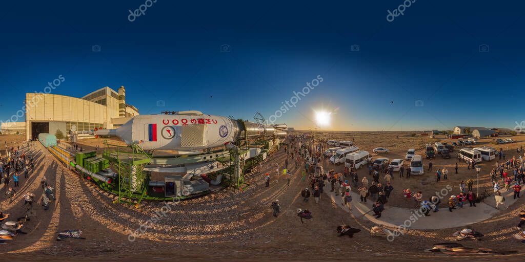 Preparación del lanzamiento de cohetes en el cosmódromo de Baikonur en ...