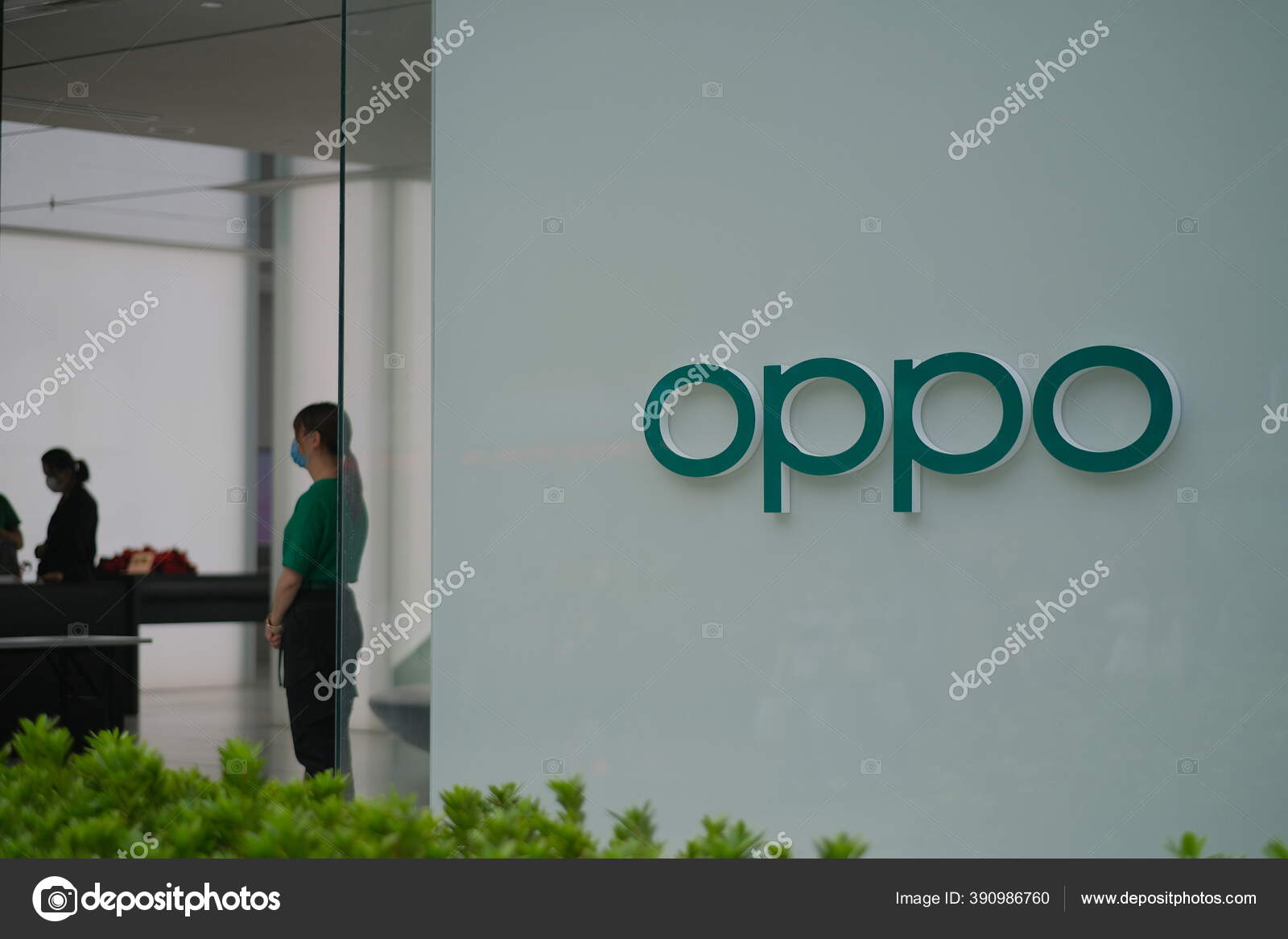 Close Oppo Shop Sign Exterior Wall Store Blur Shop Staff — Stock ...